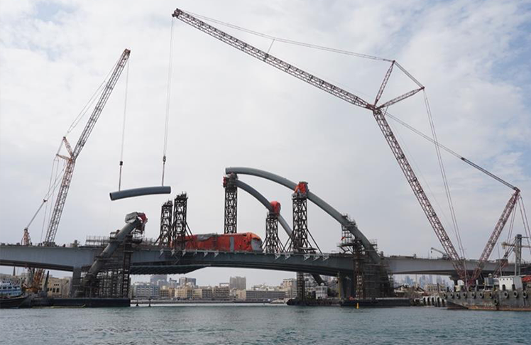 Mammoet and Aertssen meet Dubai’s Infinity Bridge challenge