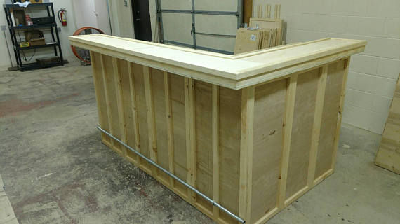 Medium Bars | Basement Home Bar