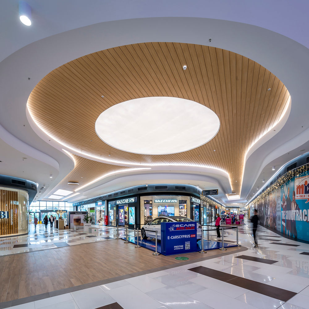 Photo shoot of the day - Metropolis Mall, day2