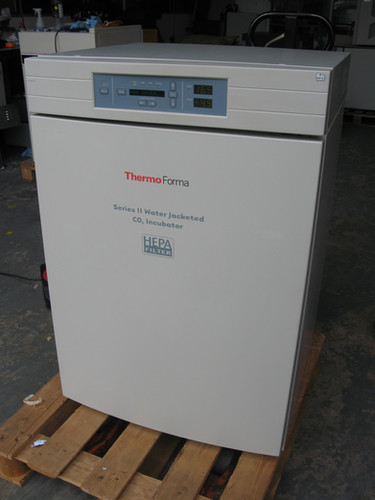 Thermo Forma Series II Heater Jacketed Co2 Incubator | UK Labs Direct Ltd