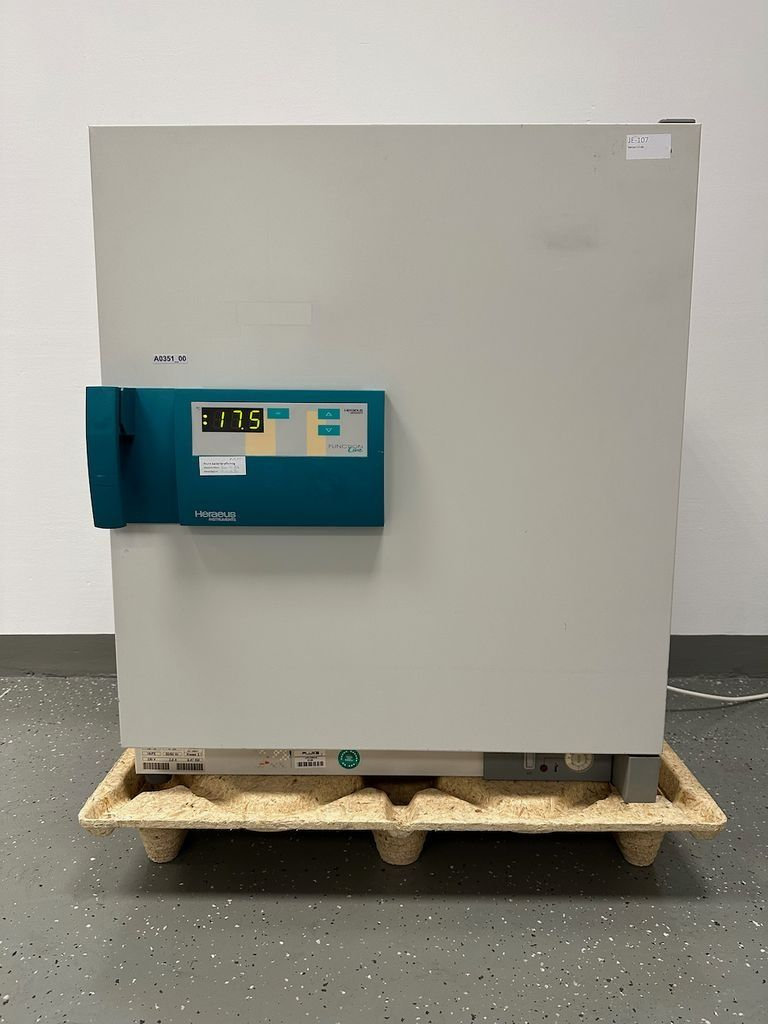 Heraeus B20 Function Line Incubator, 233 L capacity