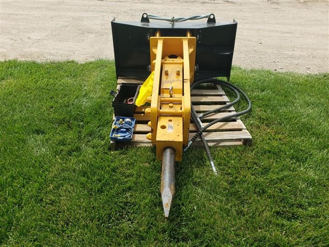 SKIDSTEER BREAKER ATTACHMENT