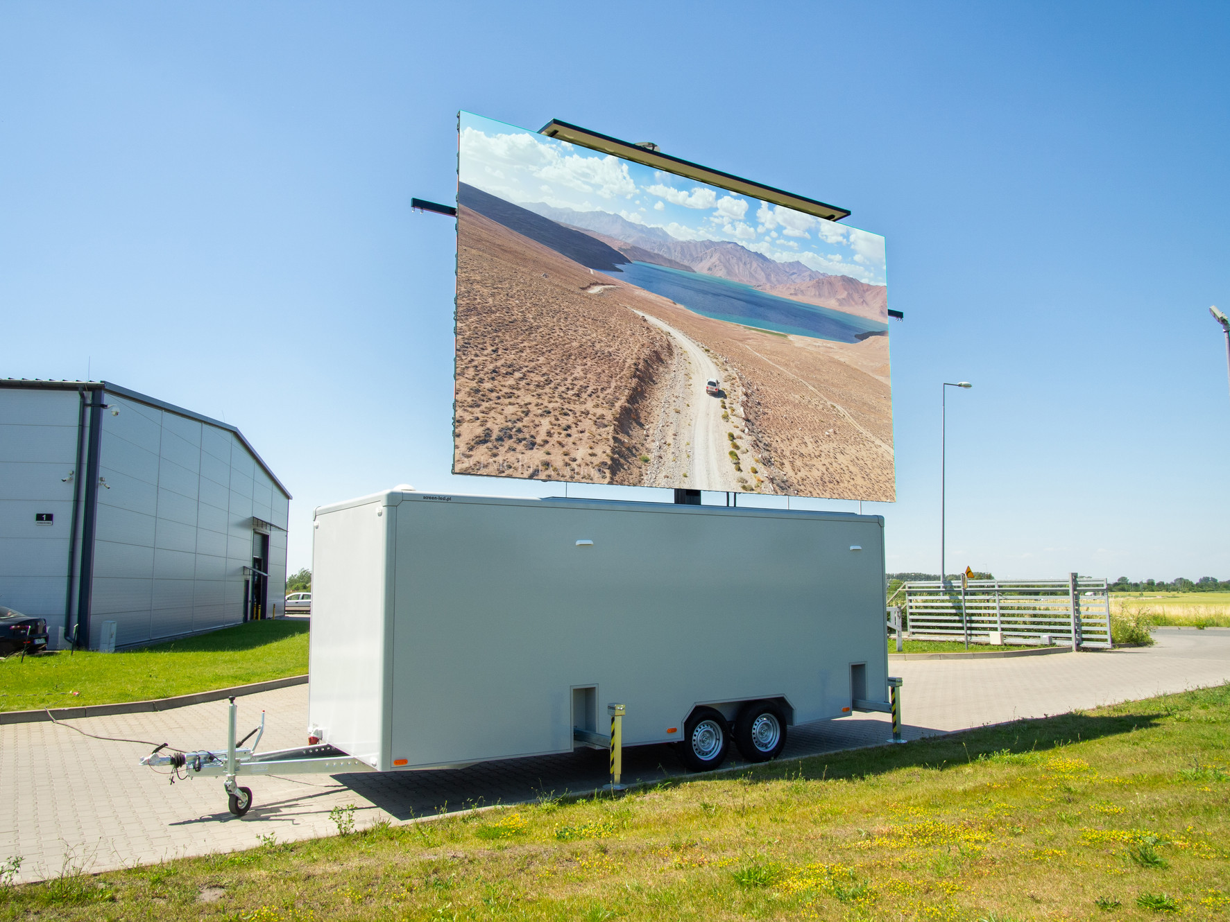 mobile LED Video Wand mieten - Video Wall Verleih Berlin bei video ...