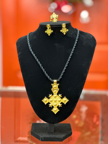 Gena Cross | Didi Design & Altera