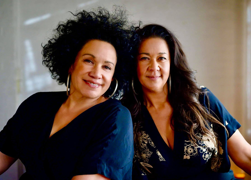 VIKA & LINDA BULL: Sunday Sing Song