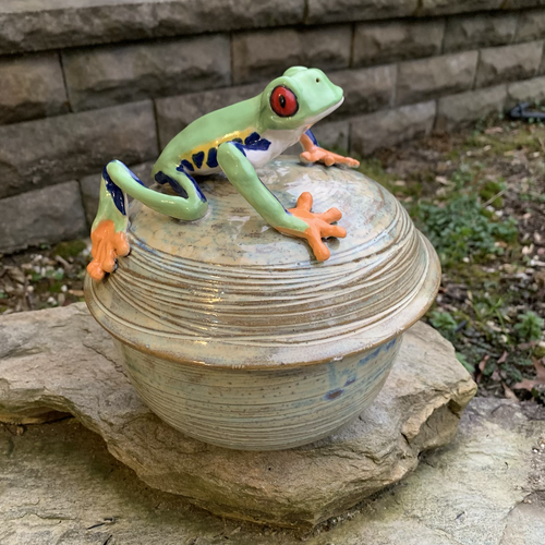 Lidded Treefrog Pot | Pottery by Lisa