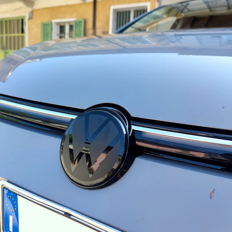 VW GOLF MK8 - SMOOTH FRONT EMBLEM OVERLAY | ST1CKERSGT