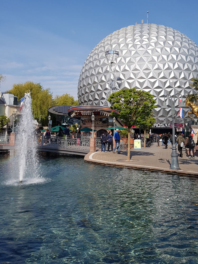 La Nave Espacial Tierra * Bucky Fuller * Epcot Center