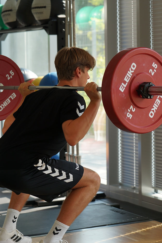6 KEY STRENGTH TRAINING MOVEMENTS EVERY HANDBALL PLAYER NEEDS
