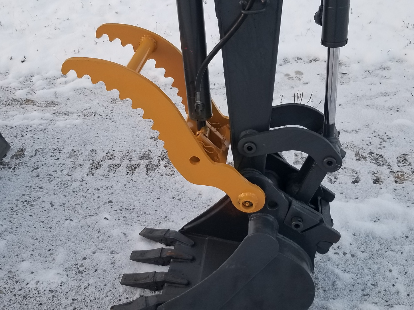 1515, 2014 Deere 27D