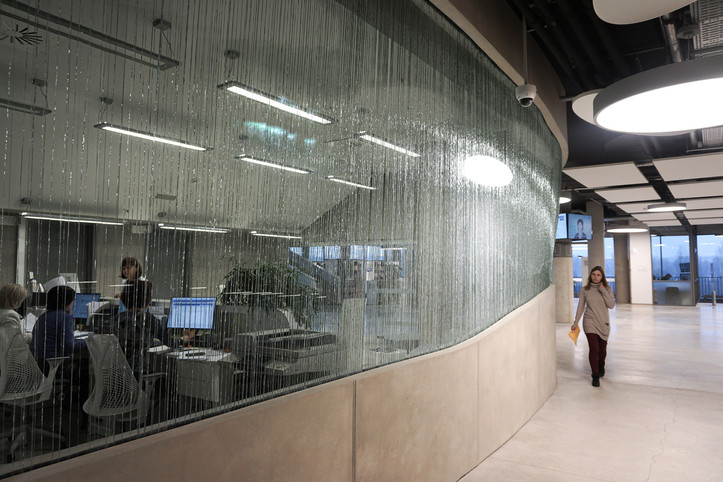 Architectural layered glass wall Motus | ernestvitin
