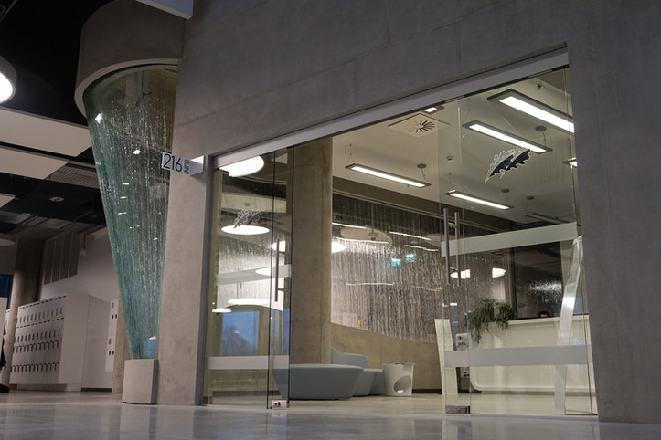 Architectural layered glass wall Motus | ernestvitin