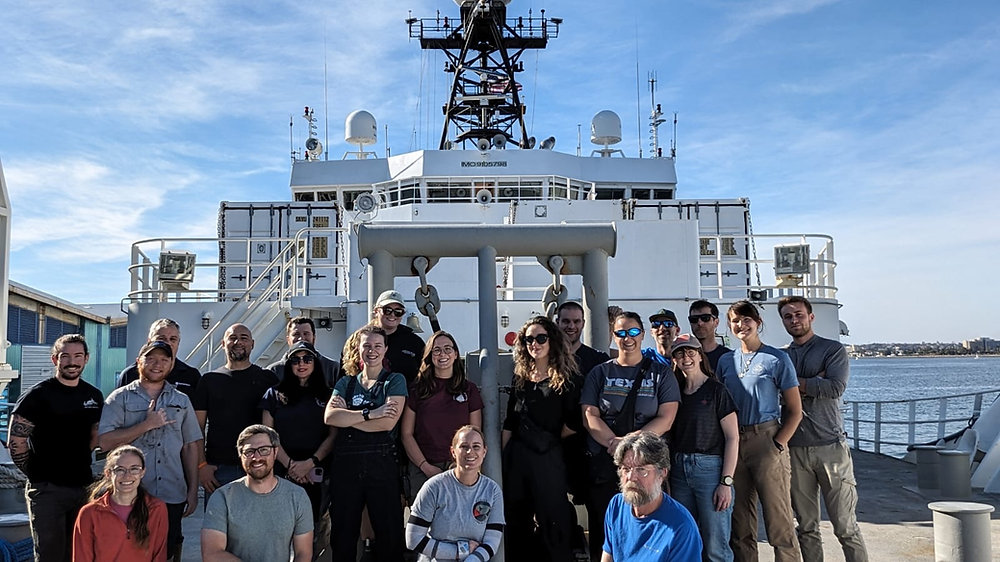 OCEEMlab team sailing onboard WHOI's R/V Atlantis