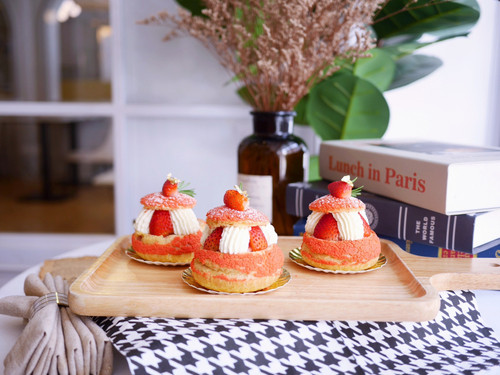 Paris strawberry choux | sweetscottage