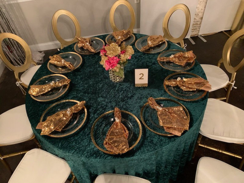 Best Tablecloth Colors for Weddings