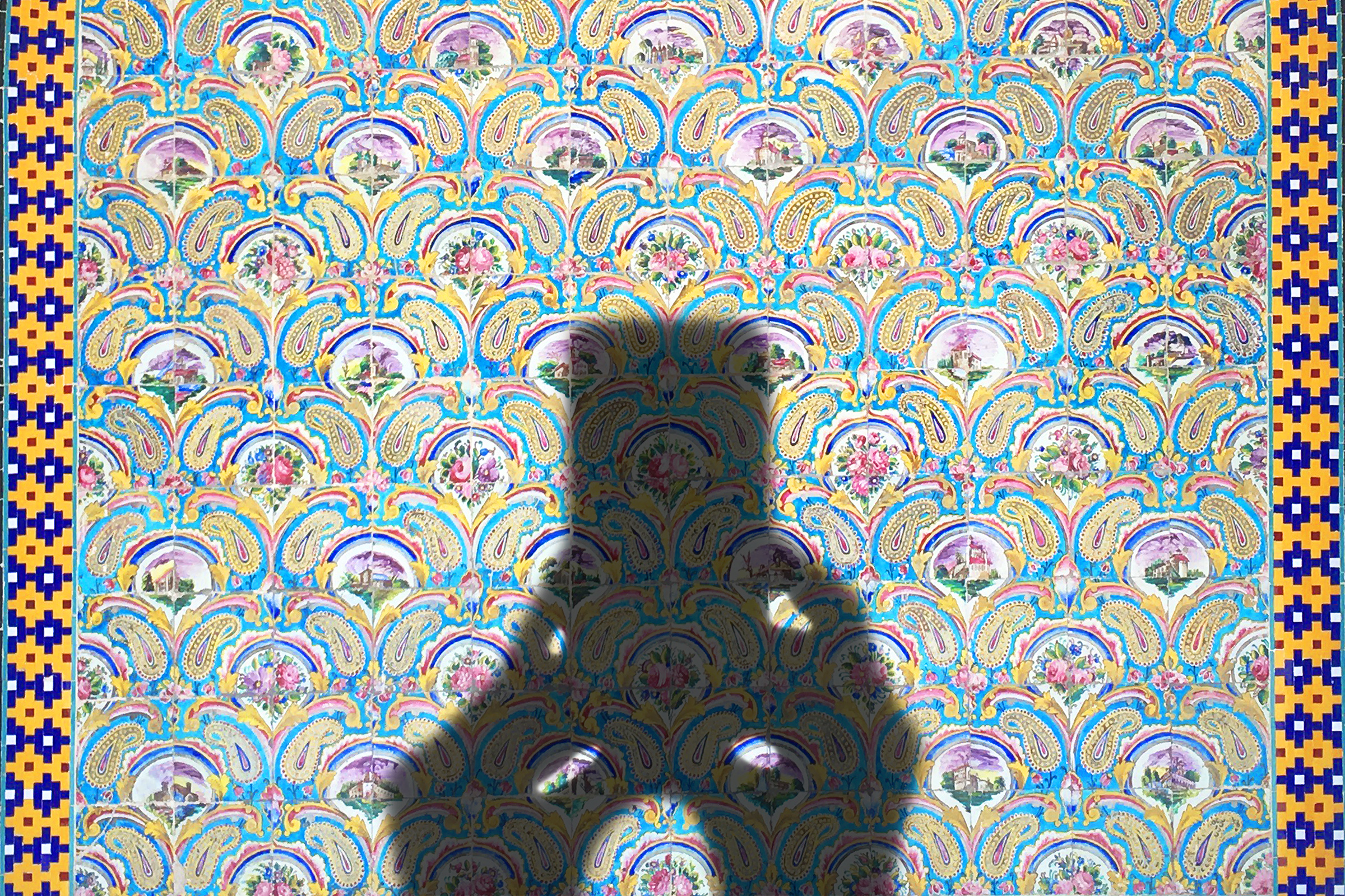 Esmeralda Kosmatopoulos | Foreign shadow