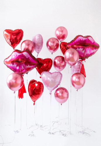 "Kisses" Balloon Bouquet | Bond Party
