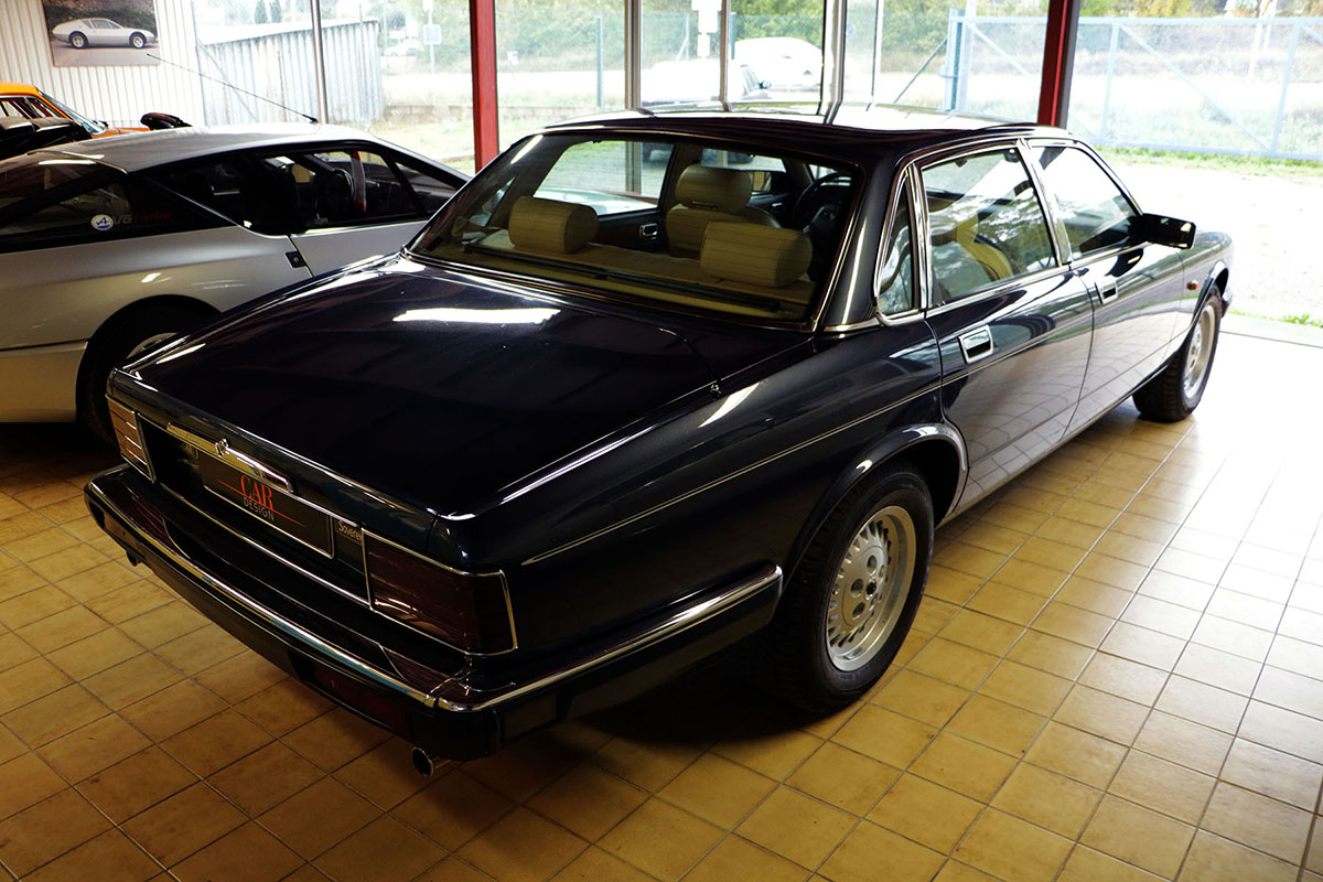 A VENDRE - JAGUAR XJ40 3.2