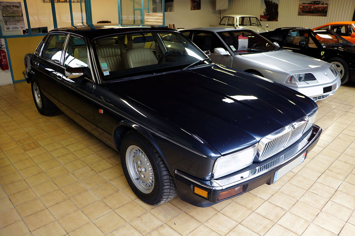 A VENDRE - JAGUAR XJ40 3.2