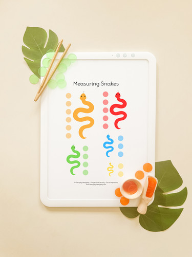 Measuring Snakes with Counters - Light Box Sheet | Everyday Messyplay