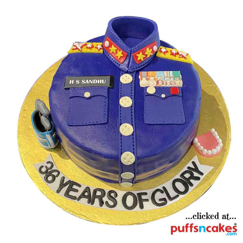 (1769) Army Uniform Major Theme Fondant Cake | puffsncakes.com | 2340/-