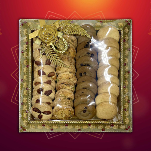 Assorted Biscuits Diwali Gift Pack (750g) | puffsncakes.com | 570/-