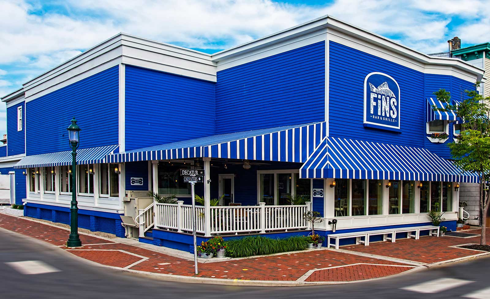 Fins Bar & Grille | Washington Street Mall | Cape May, NJ