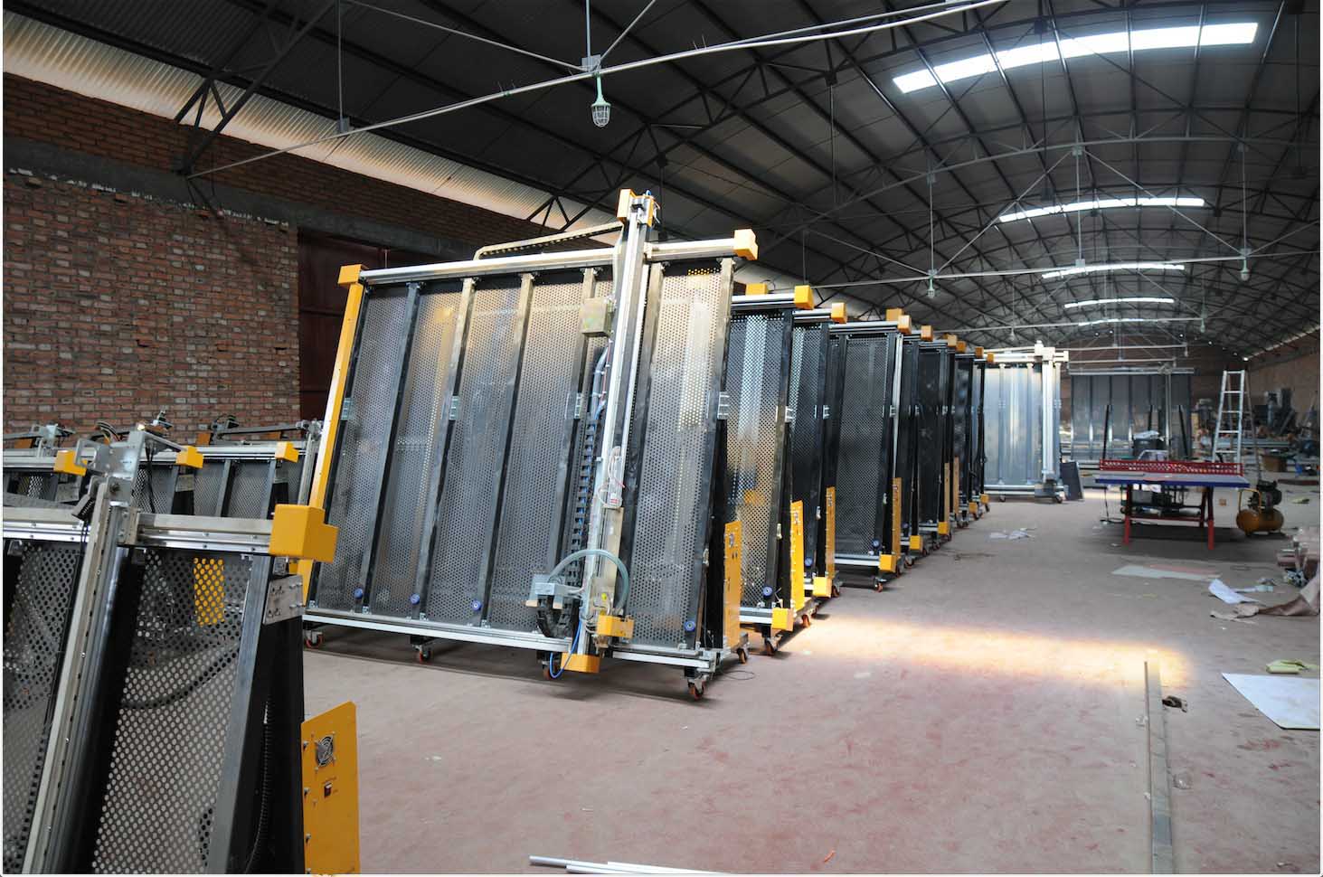 Glass vertical cutting plotter