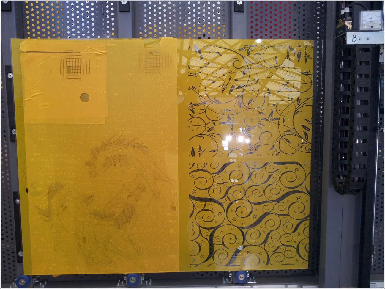 Glass vertical cutting plotter