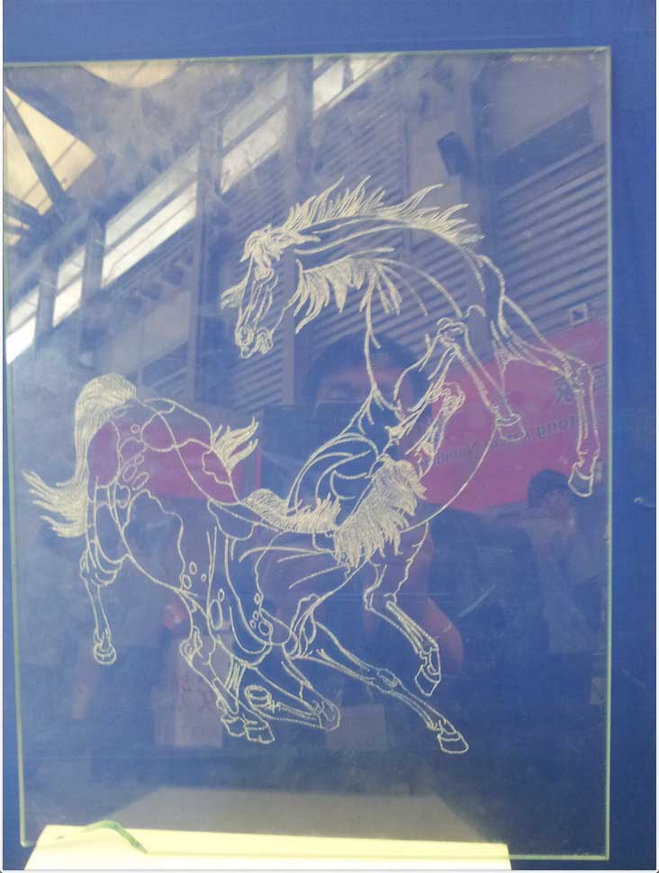 Glass vertical cutting plotter