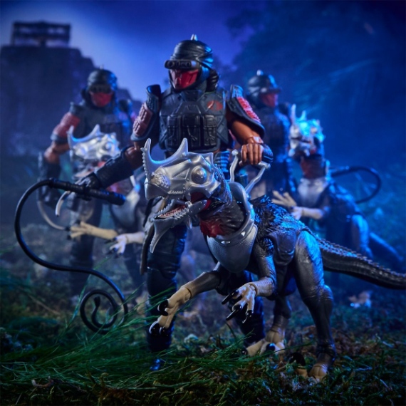 Hasbro G.I. Joe Classified Series Zanya & Chameleon Swamp Skier, and ...