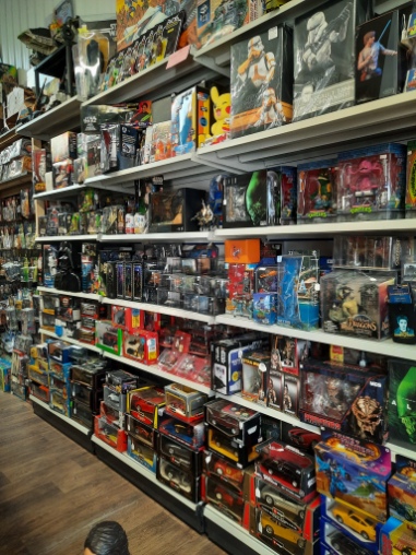 On The Pegs: 88mph Toys & Collectables and the Dagfields Antique Centre ...