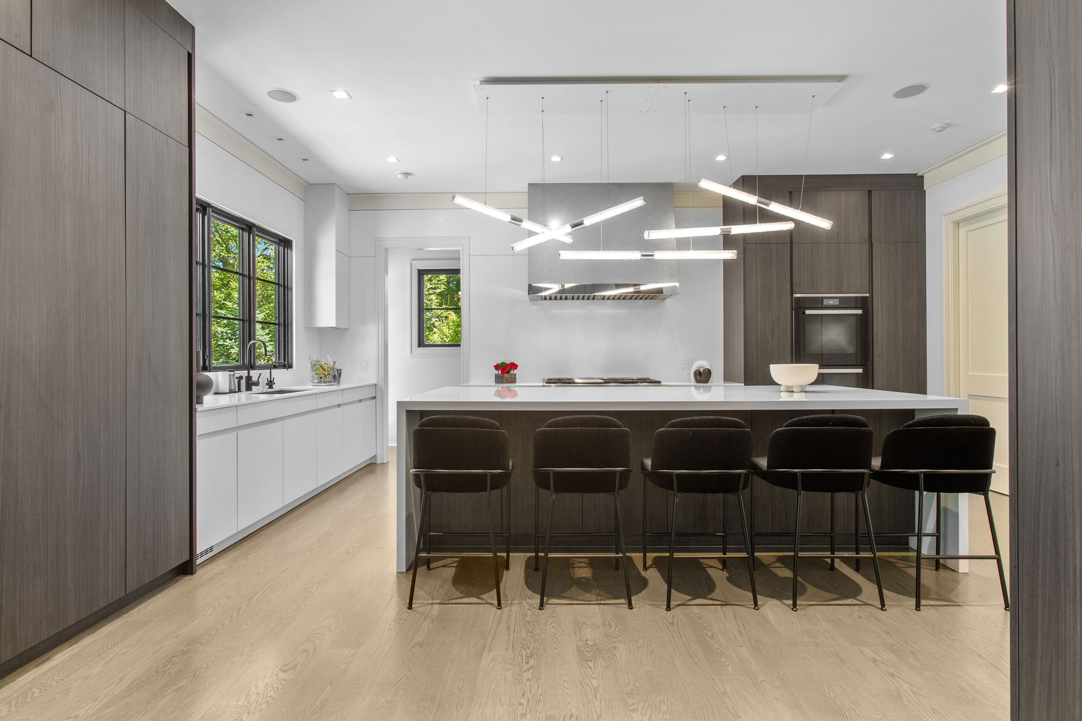 White Marble Kitchen : Stunning, Elegant & Made For You