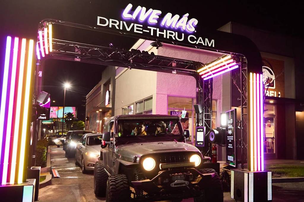 Taco Bell transforma Drive-Thru em foto cabine inusitada em Los Angeles
