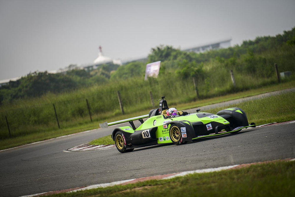 IRL: Lola Lovinfosse claims podium in crazy sprint race 1