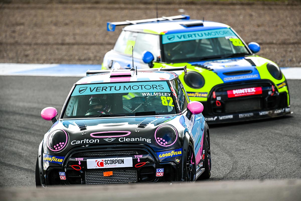 Lydia Walmsley bounces back to score eighth place finish at Knockhill