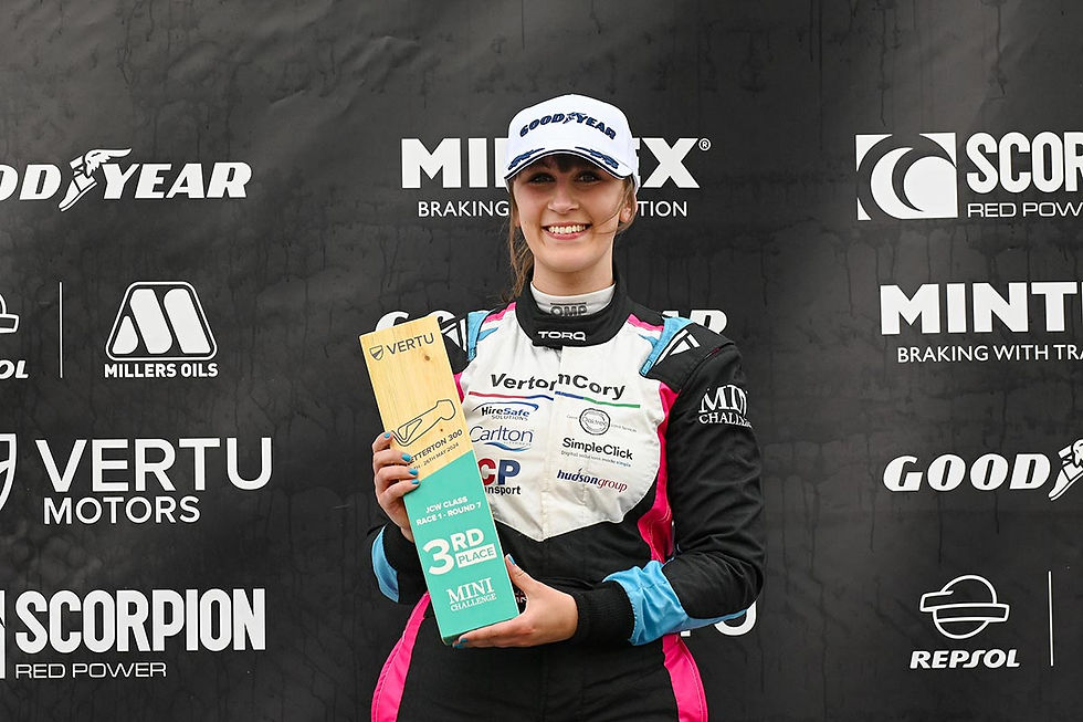 Maiden podium finish for Lydia Walmsley in the Vertu Mini Challenge