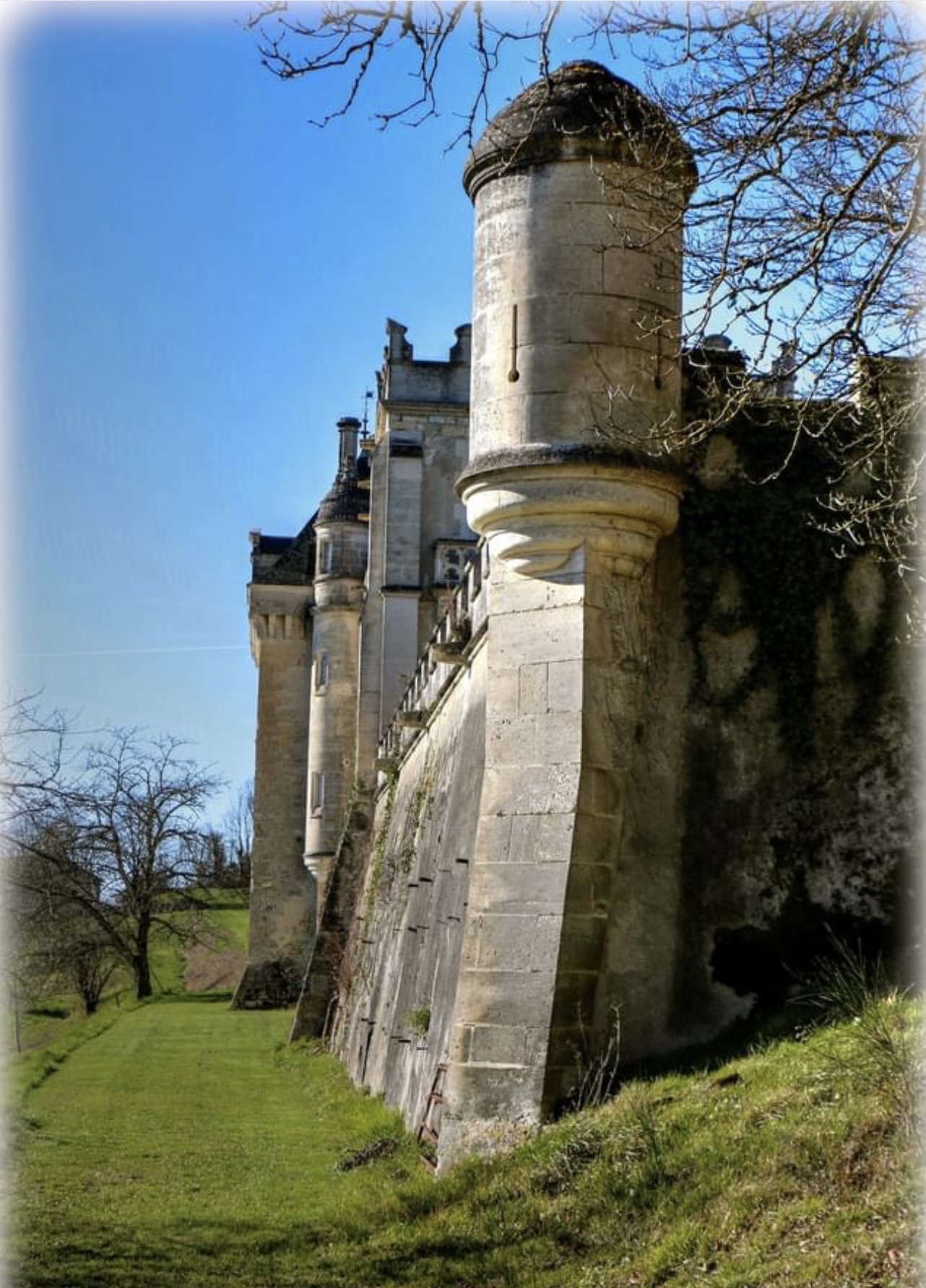 Le château de Montardy à Grand-Brassac -Périgord Vert