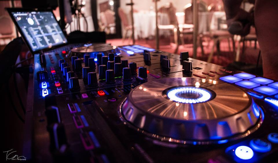 DJW DISCOS | Party and Wedding DJ in Kent