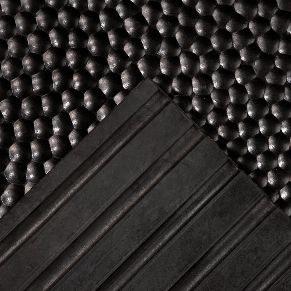 Wasserundurchlässige Stall- und Boxenmatten | SAGUSTU