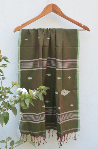 Handwoven Jamdani stole in green and maroon dual shade | Jewell TThief