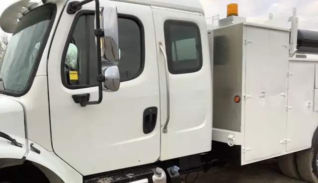 2015 - Freightliner M2 106 4x2 - Extended Cab Service Truck | Hermans ...