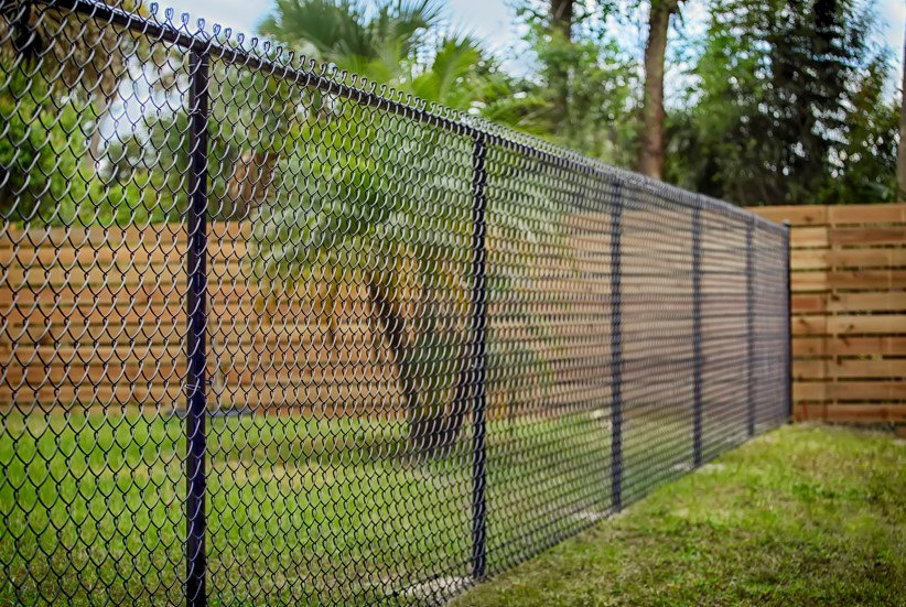 Best Security Fence for Home Defense - Security Chain Link Fencing ...
