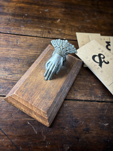 Victorian Hand Clip | Briggs & Oliver