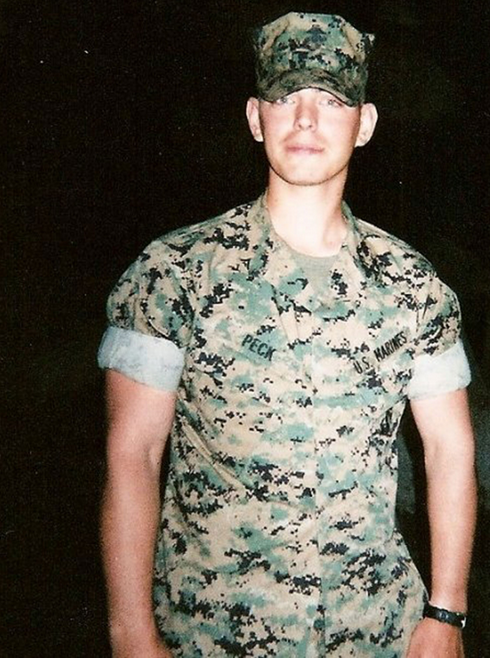 SGT JOHN PECK, USMC, BECOMES Honorary MEMBER OF MCL DET 1267.