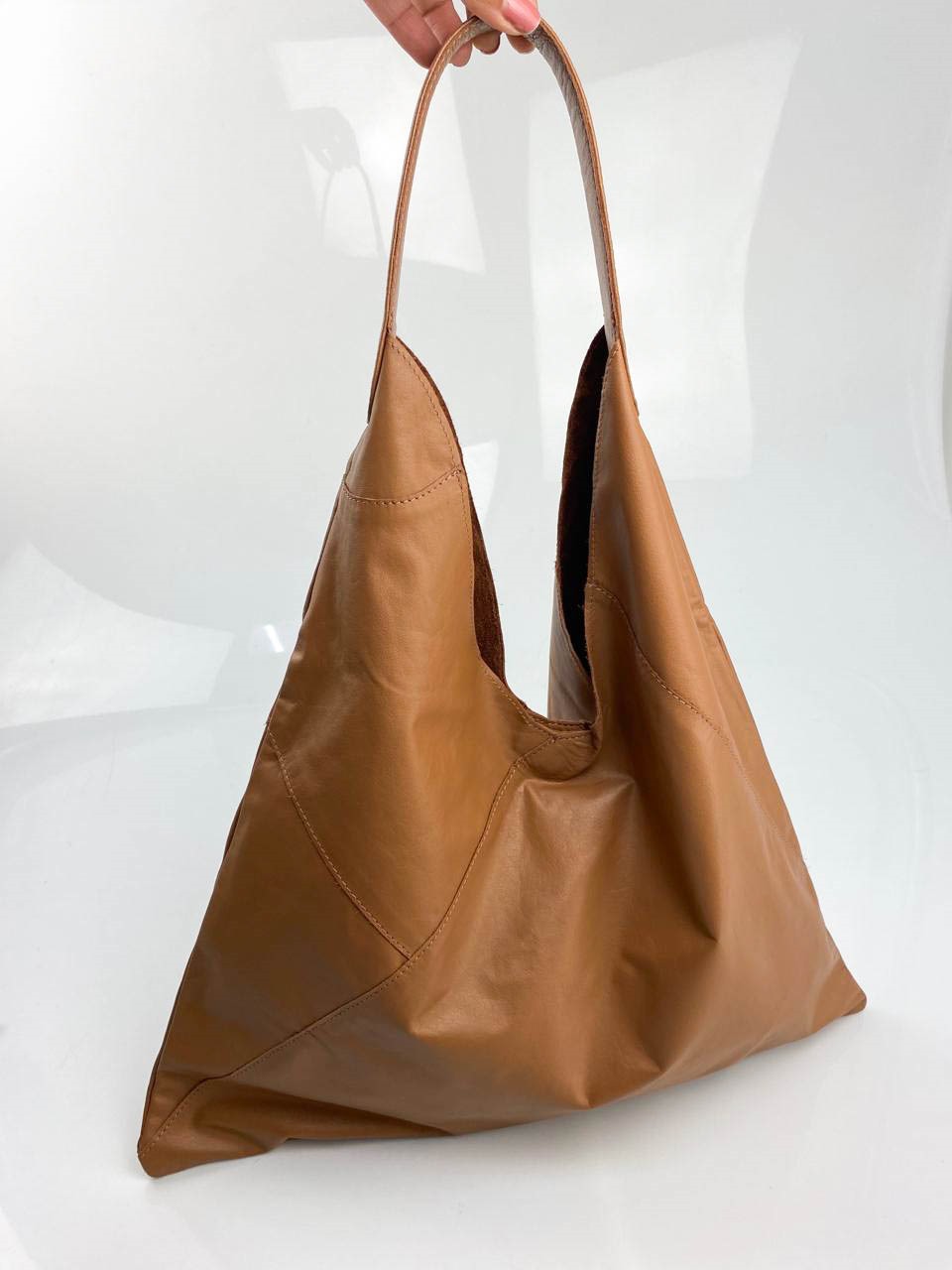 Maxi Bags: A Tendência que Veio para Ficar em 2024