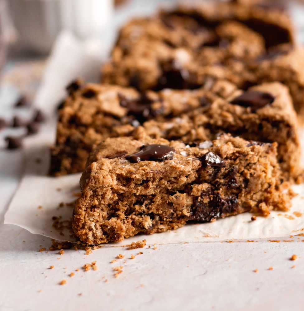 Vegan Chocolate Chip Oat Bars (Gluten Free, Refined Sugar Free)