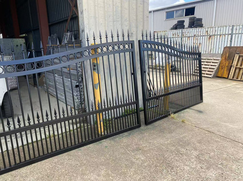 Arch Top swing gates | David Fencing&Mesh