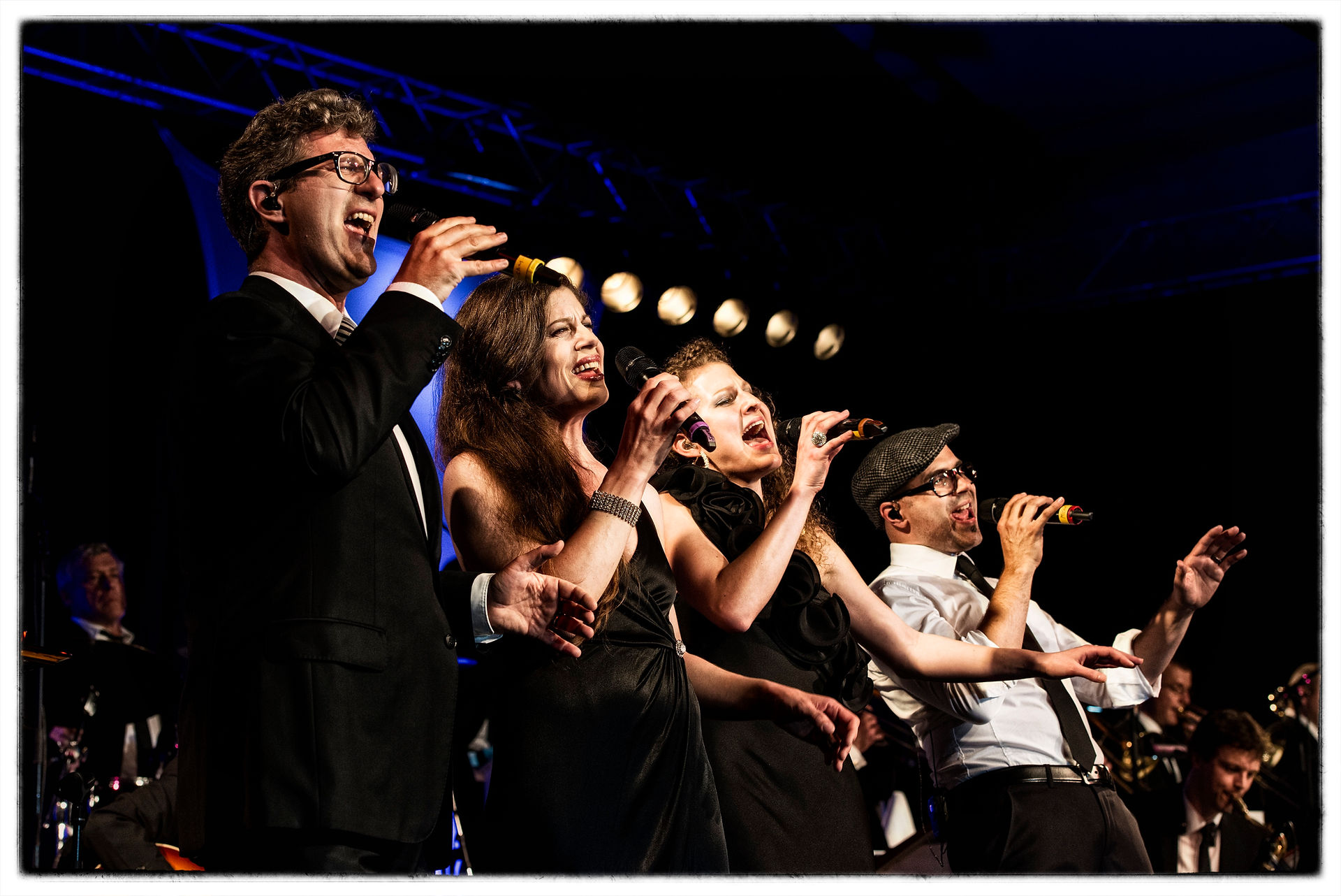 THE VOICES swiss vocalgroup on tour with the Pepe Lienhard BigBand