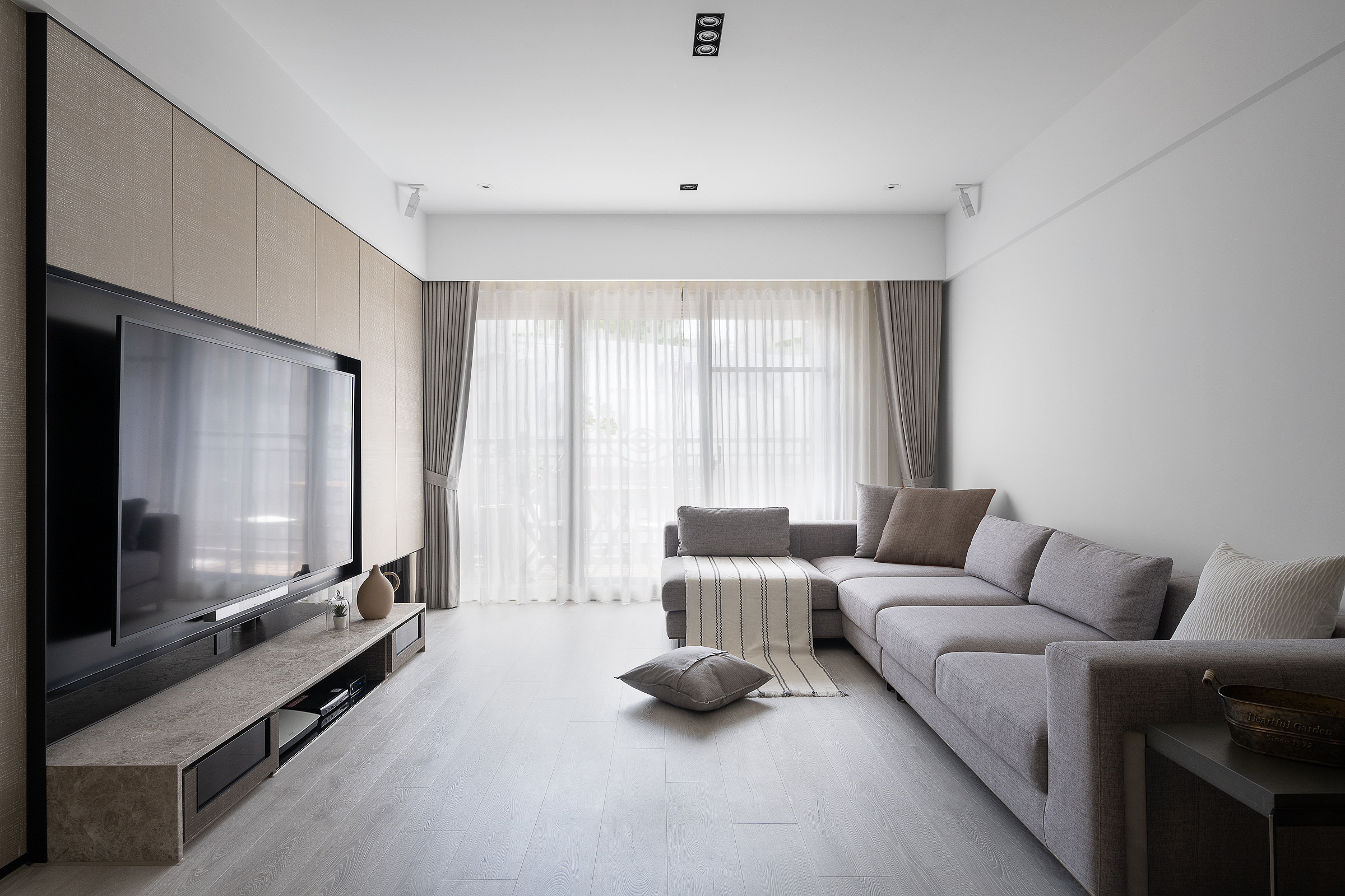 Humanistic mood - Silver Arch Design Award Winner 2023